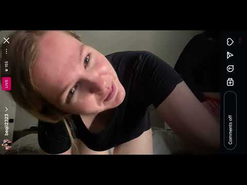 Lil Becky back twerking live❄️