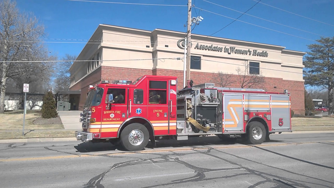 Wichita Fire Department Engine 5 Responding - YouTube