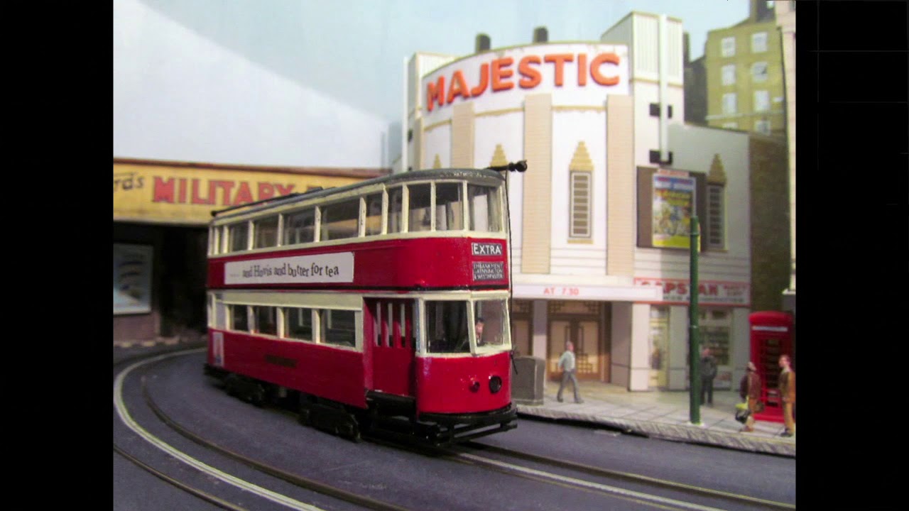 London Transport Bluebird tram in 1/76 OO gauge - YouTube