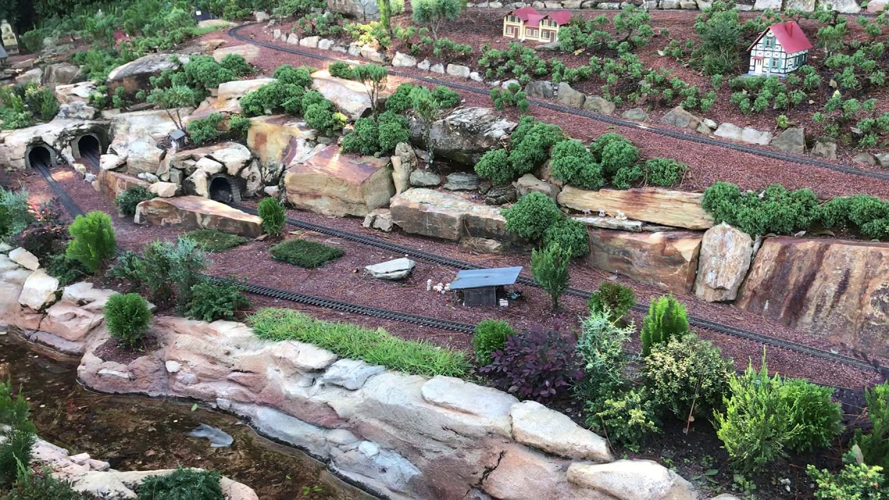 Model trains Epcot nov 2018 - YouTube
