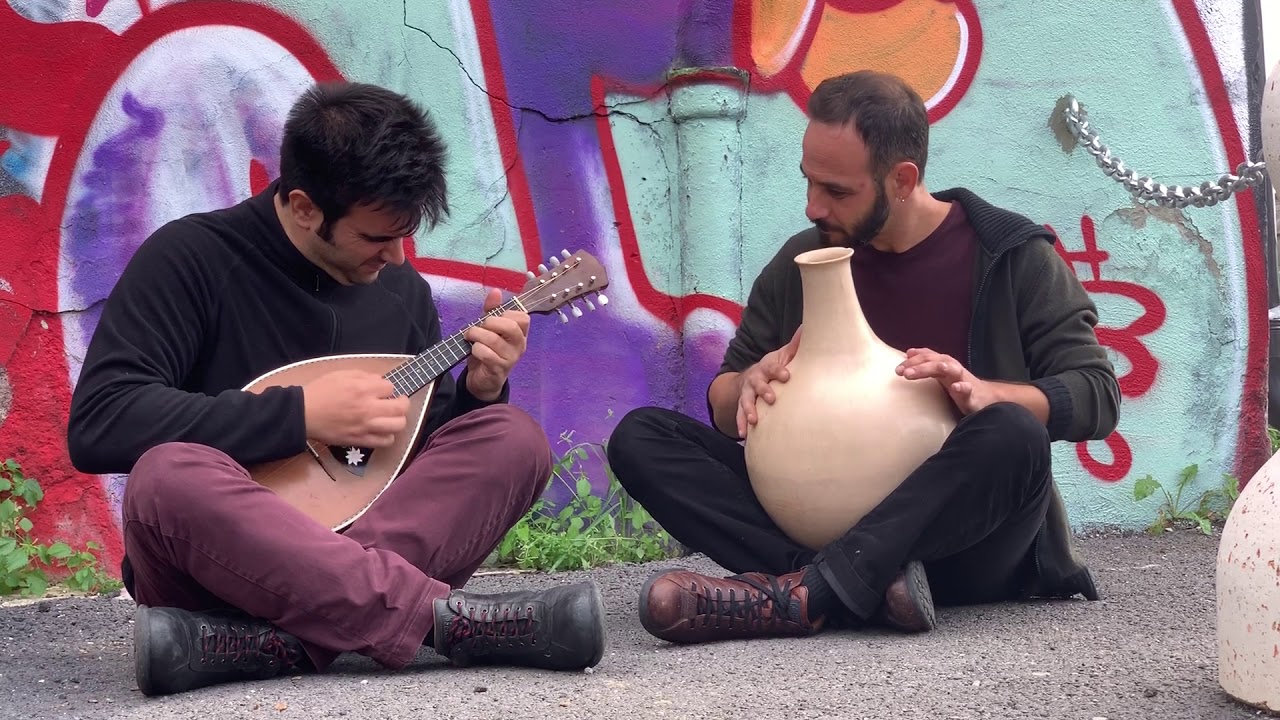 THINES - TRADITIONAL CRETAN MUSIC - MANDOLIN AND PERCUSSIONS. - YouTube