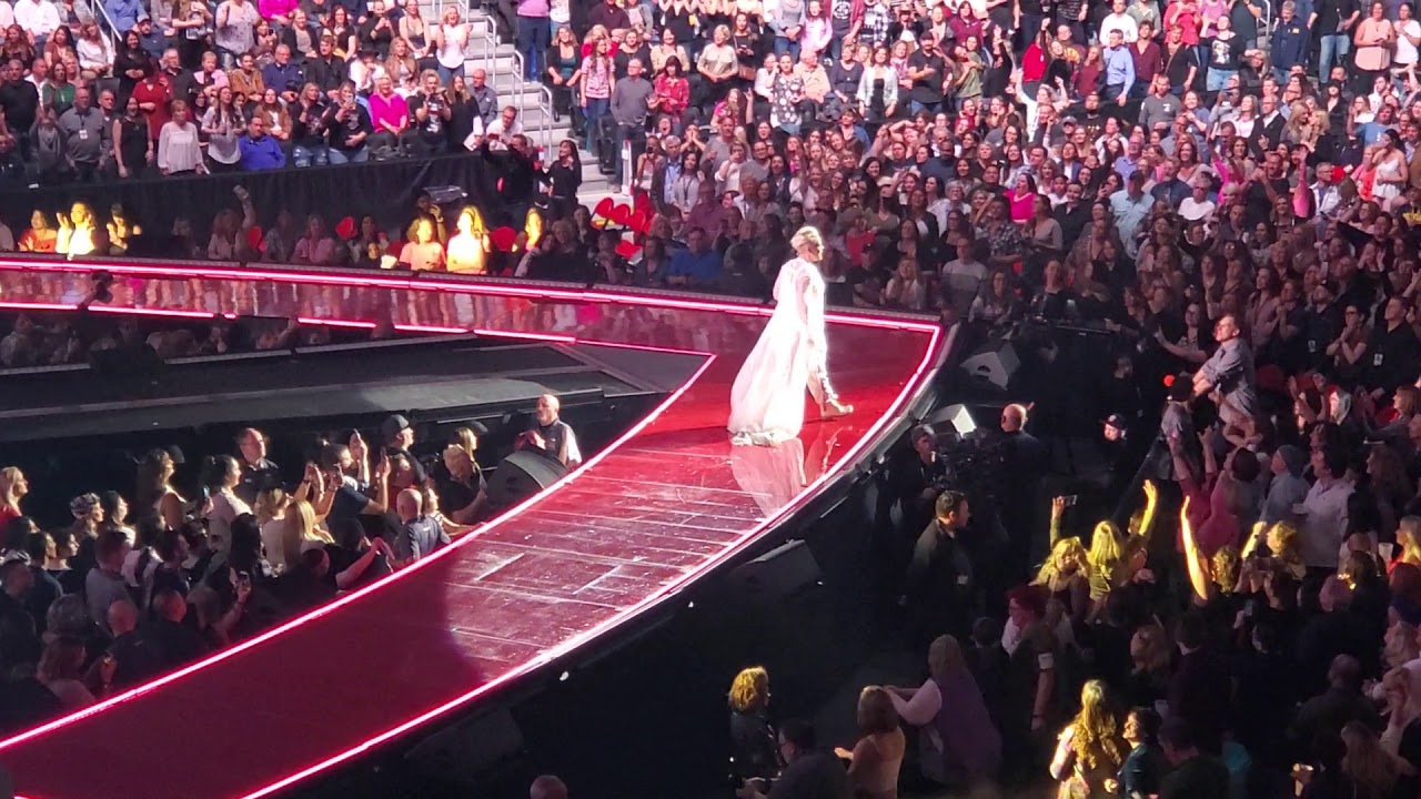 P!NK F**kin' Perfect - YouTube