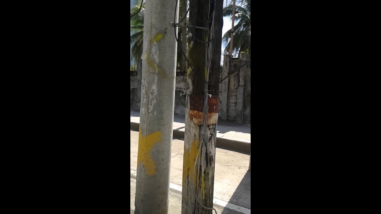 Ang poste sa gitna ng highway - YouTube