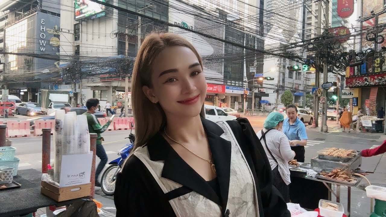 LIVE - Street Cafe with PloySai Coffee Lady Bangkok Thailand - Ploy Sai - Thai Street Food - YouTube