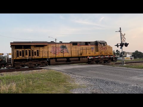 UP 7345 leads ROTMN through China - YouTube