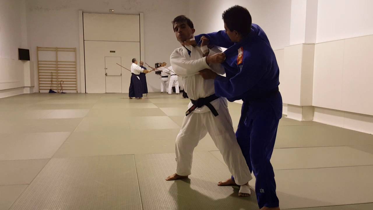 JUDO CLUB SEVILLA: SODE TSURI-KOMI GOSHI BAJO - YouTube