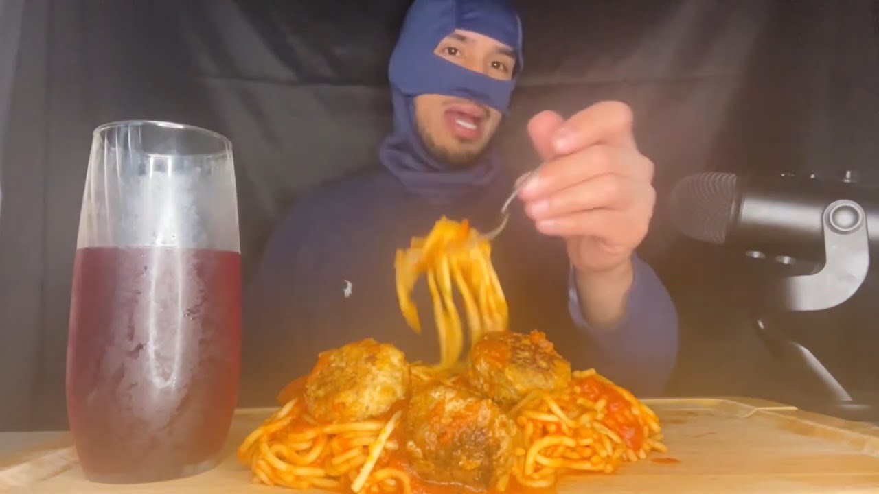 #ASMR MUCKBANG EATING SPAGHETTI & MEATBALLS #ASMR - YouTube