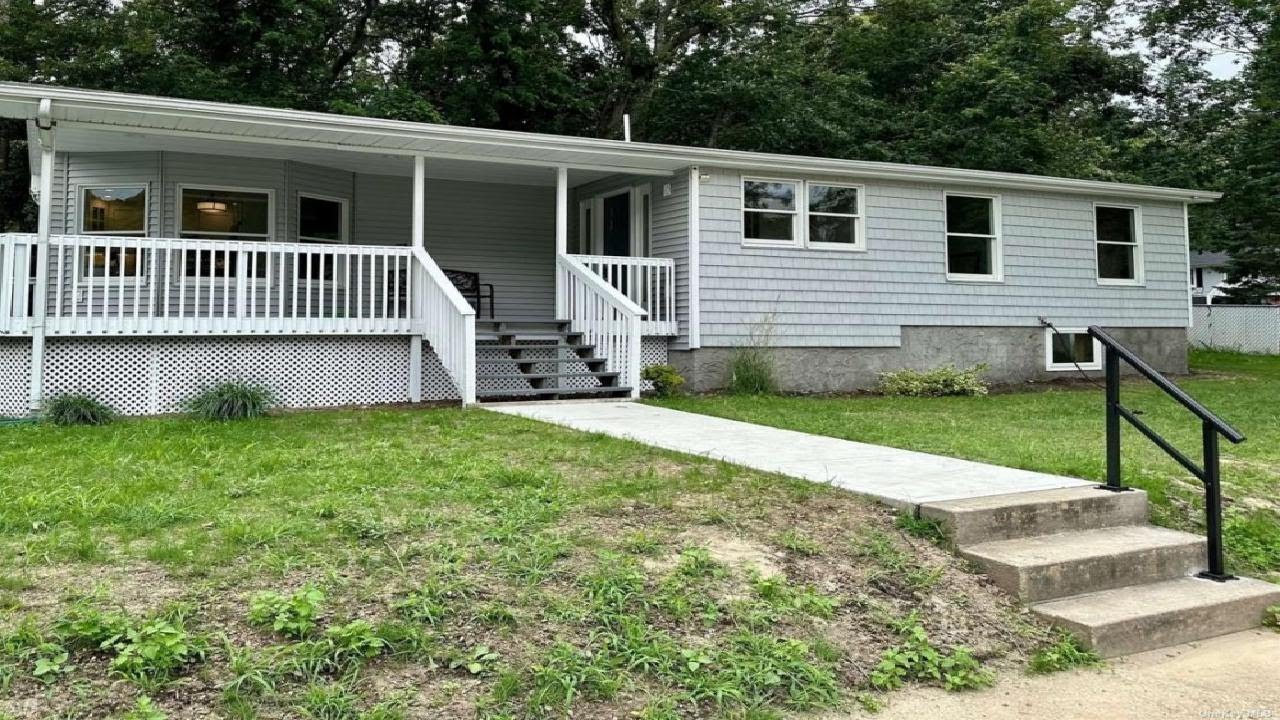 20 Cedar Street, Selden, NY Presented by Bill Chavis & Renee Steinberg ...