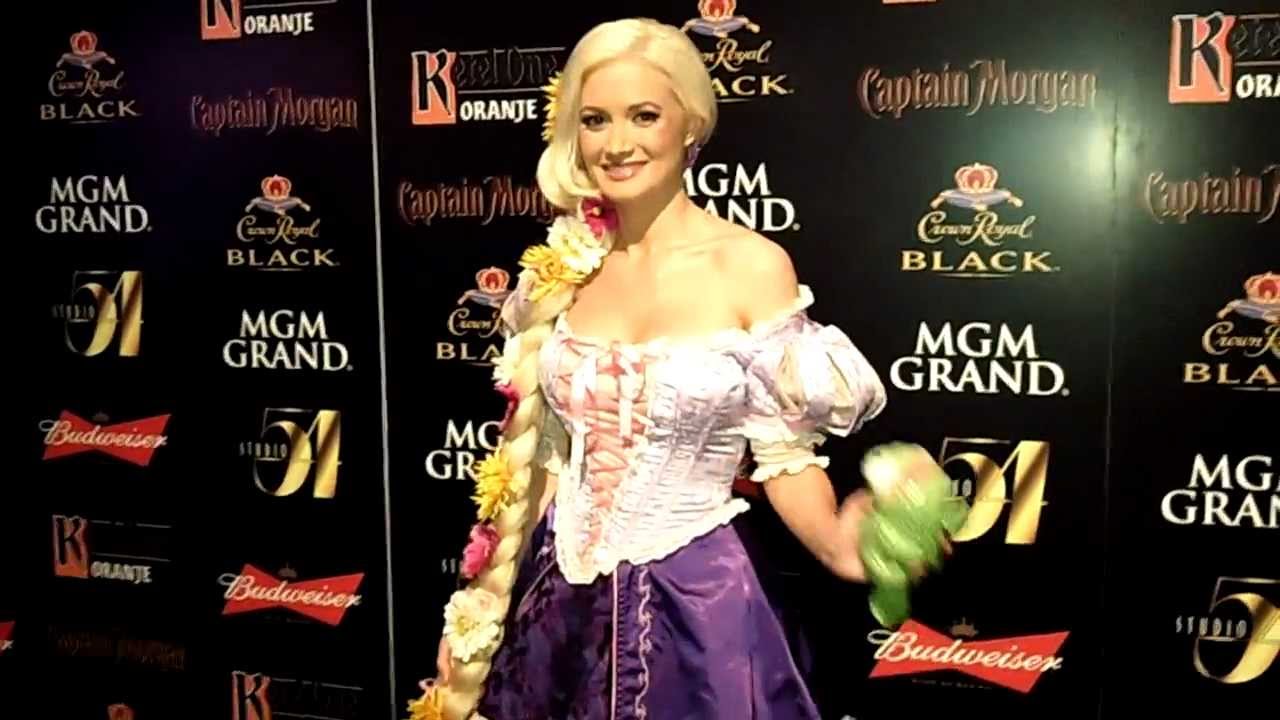 Holly Madison Studio 54 Vegas Red Carpet Halloween 10-30-11 - YouTube