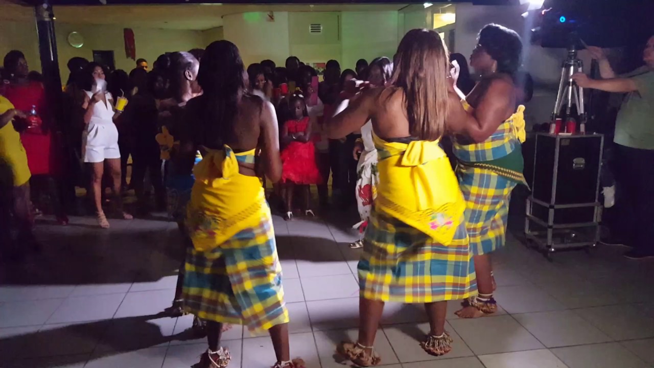 Live op Larouge Awasadans Surinaamse groep Dependency - YouTube