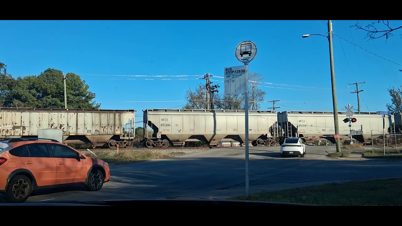 NS beltline NN04 meets amtrak 153 crossing liberty street (chesapeake ...