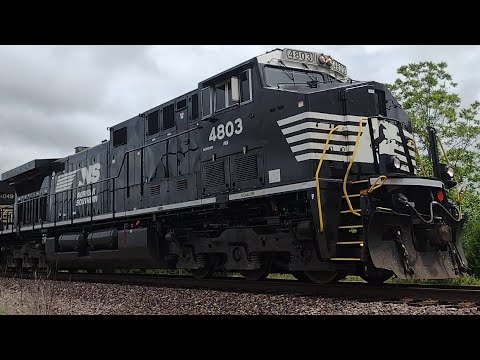 NS 4803 Leads Short Intermodal (WB) - YouTube