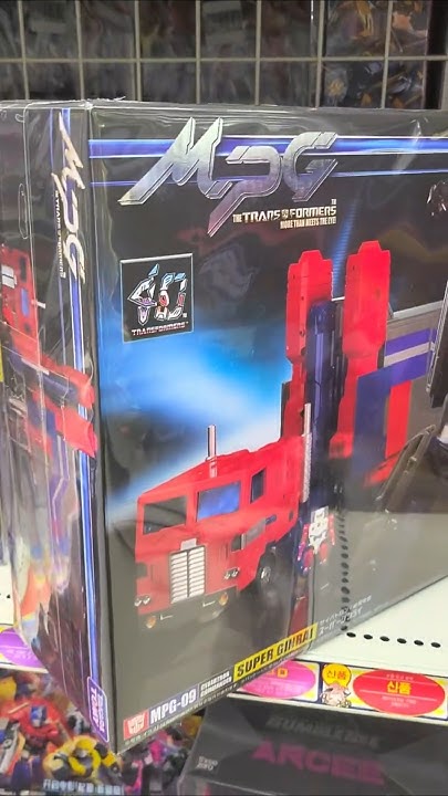 Saw at Jungle Transformers MPG-09 Super Ginrai Masterpiece & MPG-13 Shattered Glass Jetfire ...