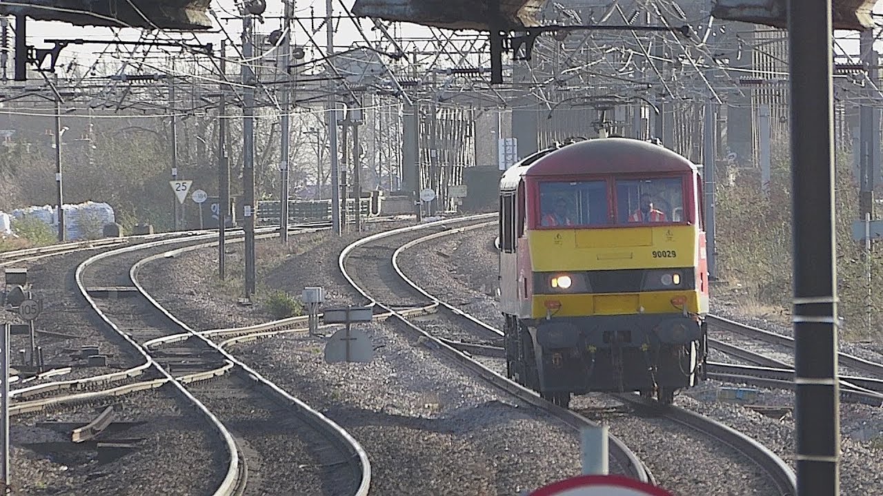 DB Cargo Class 90 passes Peterborough (17/1/18) - YouTube