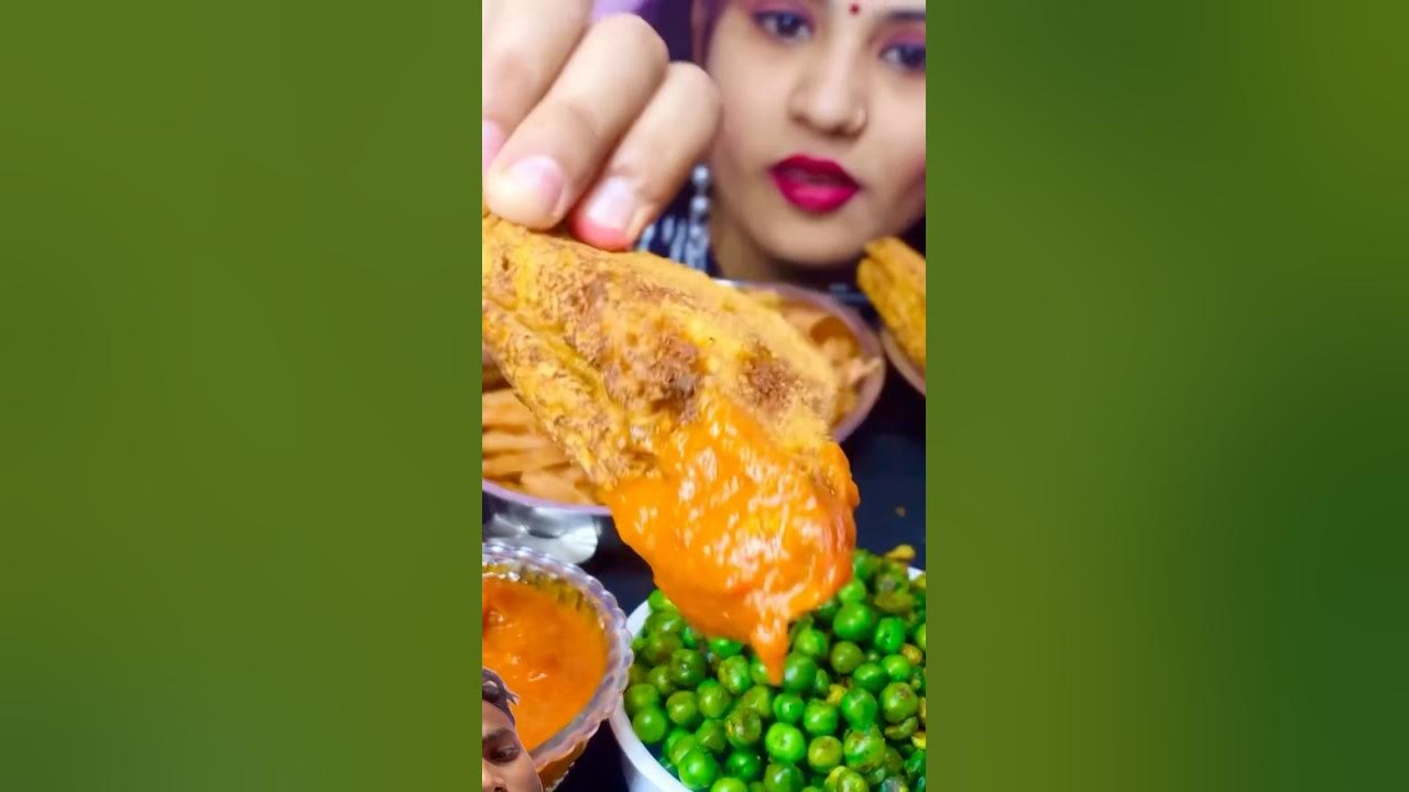 Spicy bread Pakora with red chilli sauce #mukbang - YouTube