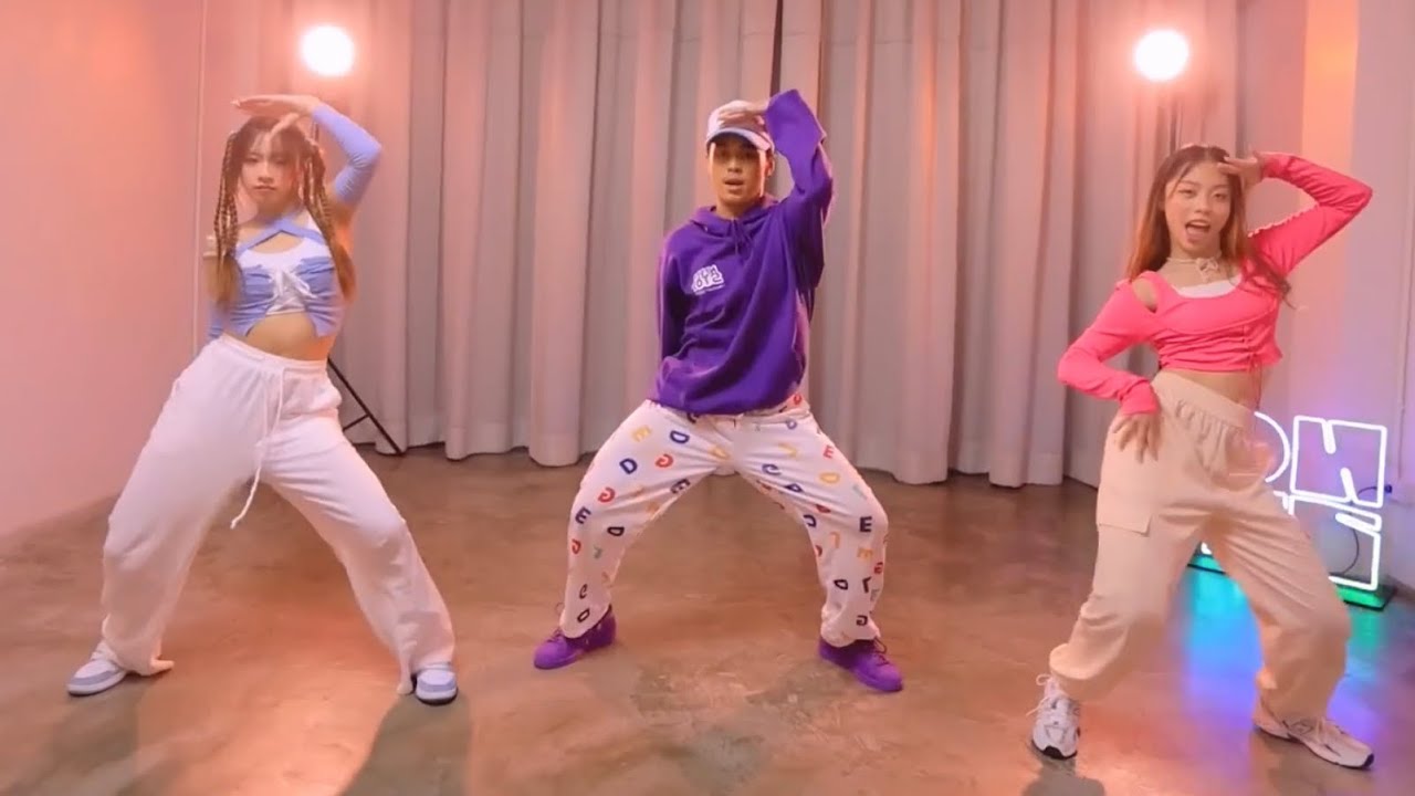 Fli P มองนานๆ Mirrored Dance Performance Fli P Cover Vitamin A