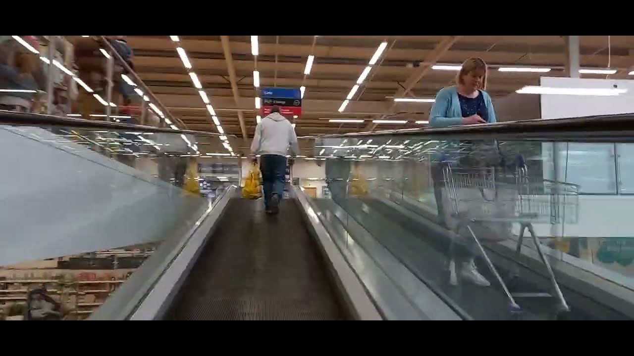 VERY NICE!! (2011) Otis Travelators at Tesco in Yate (Lower Shopping to ...
