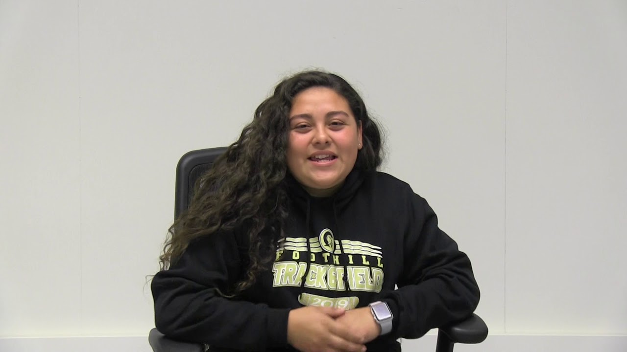 Emely talks about her freshmen year - YouTube