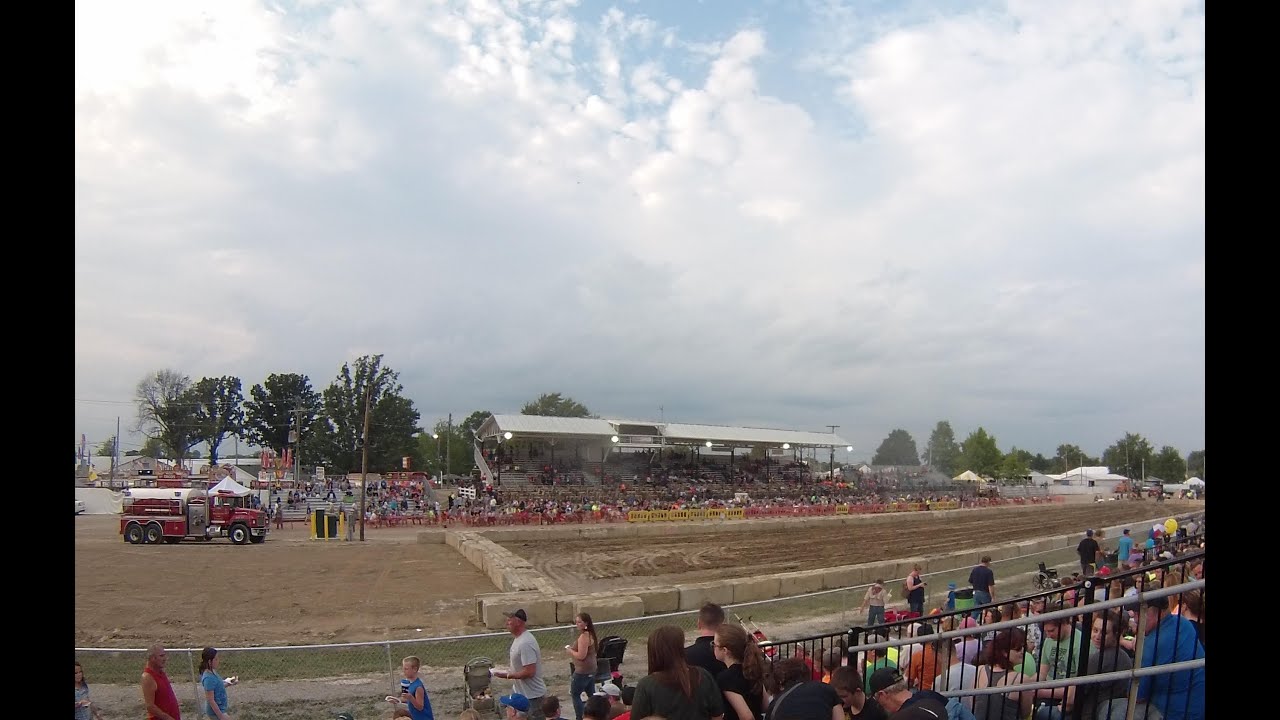 2015 Lorain County Fair Demolition Derby (Combine and Truck) - YouTube