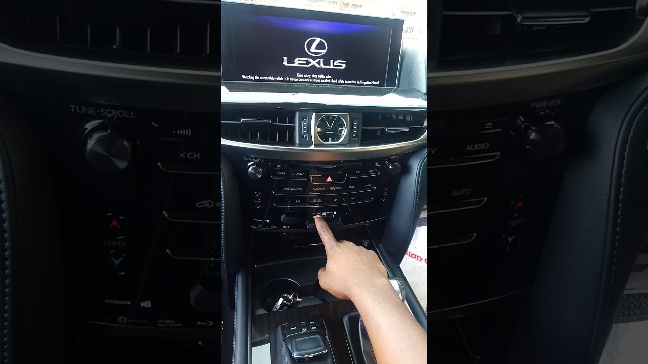 Lexus Lx 570 loading software - YouTube