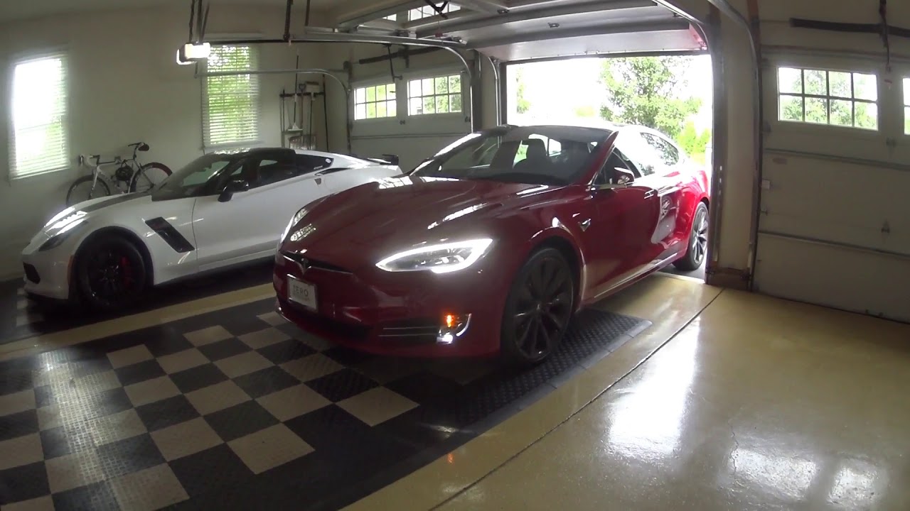 Tesla Model S Auto-Parking in Garage - YouTube