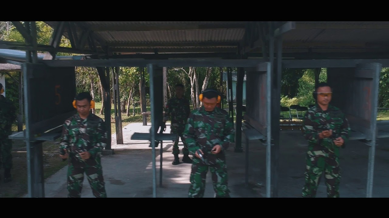 latihan menembak satuan radar 242 tanjung warari biak - YouTube