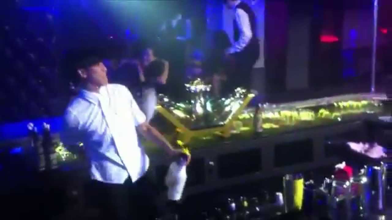 花式調酒 FLAIR BARTENDING SHOW BARTENDER - YouTube