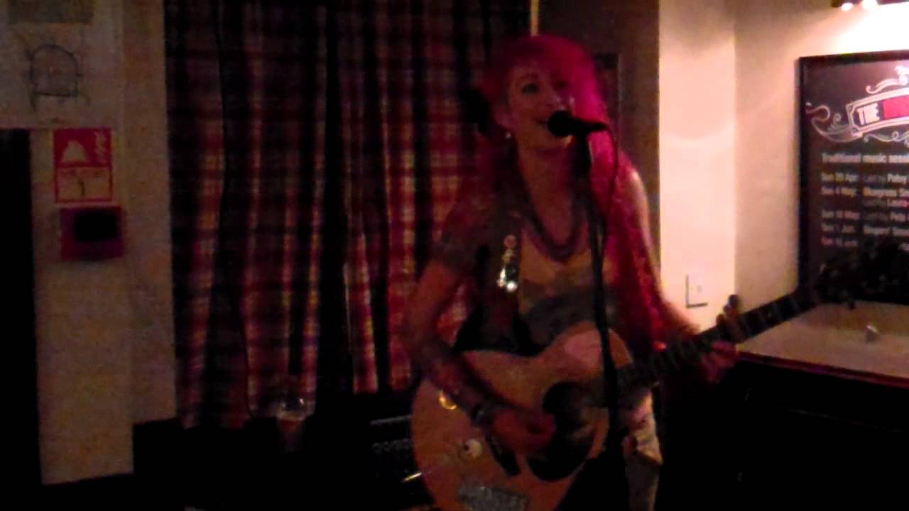 Lady Miss Emma Singing Greyfriars Bar Perth Perthshire Scotland - YouTube