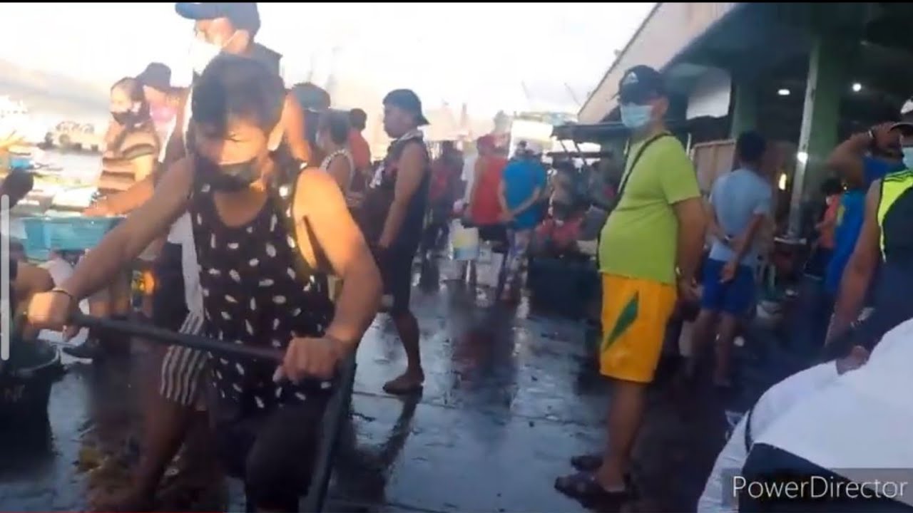 Life around the Subic Town Fish Port - YouTube