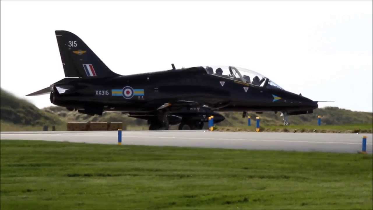 BAE Systems Hawk T1 (XX315) departs RAF Valley (EGOV/VLY) - YouTube