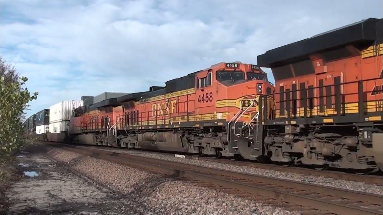BNSF #6707 Leads WB Stacktrain. Olathe, KS 11/5/22 - YouTube