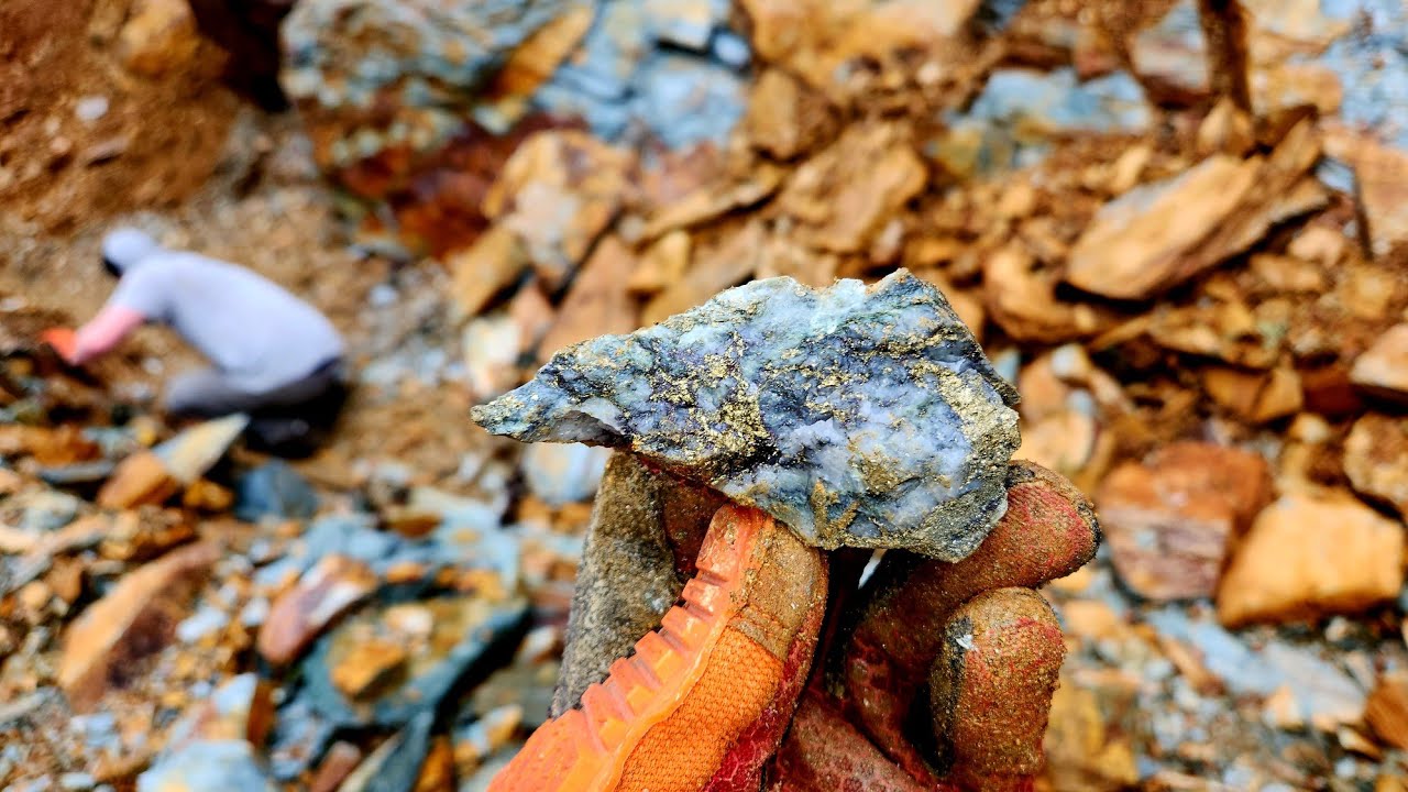 Large Quartz Vein Found In The Ditch On A New Logging Road! - YouTube