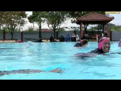 Tante kalau udah main air suka lupa waktu