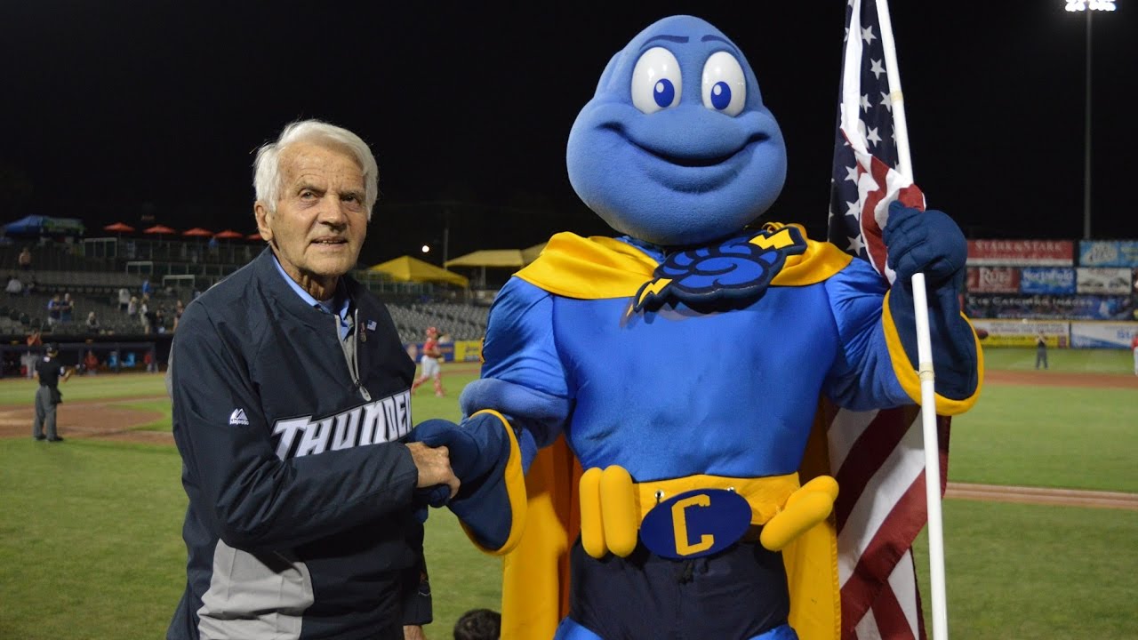 Hometown Hero: World War II Veteran Frank Cuiule (050117) - YouTube