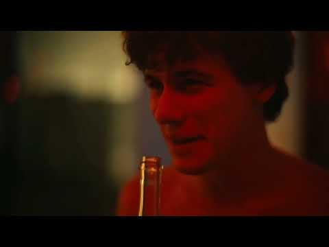 Brothers Kiss - The White Lotus