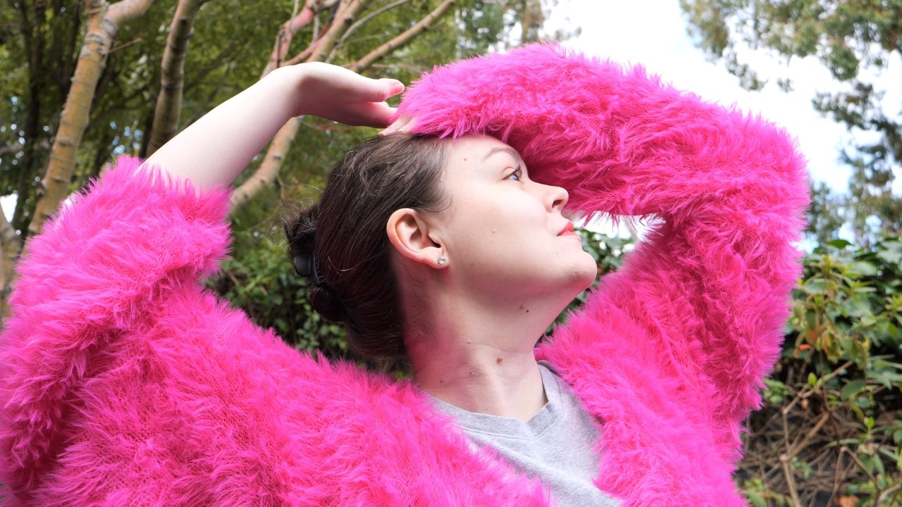 Knitting the pink thing - YouTube