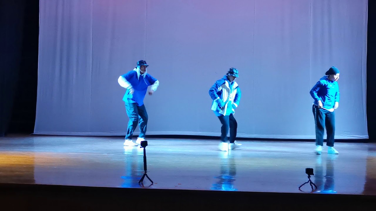 Gravity Dance Center en 664 in the groove - YouTube