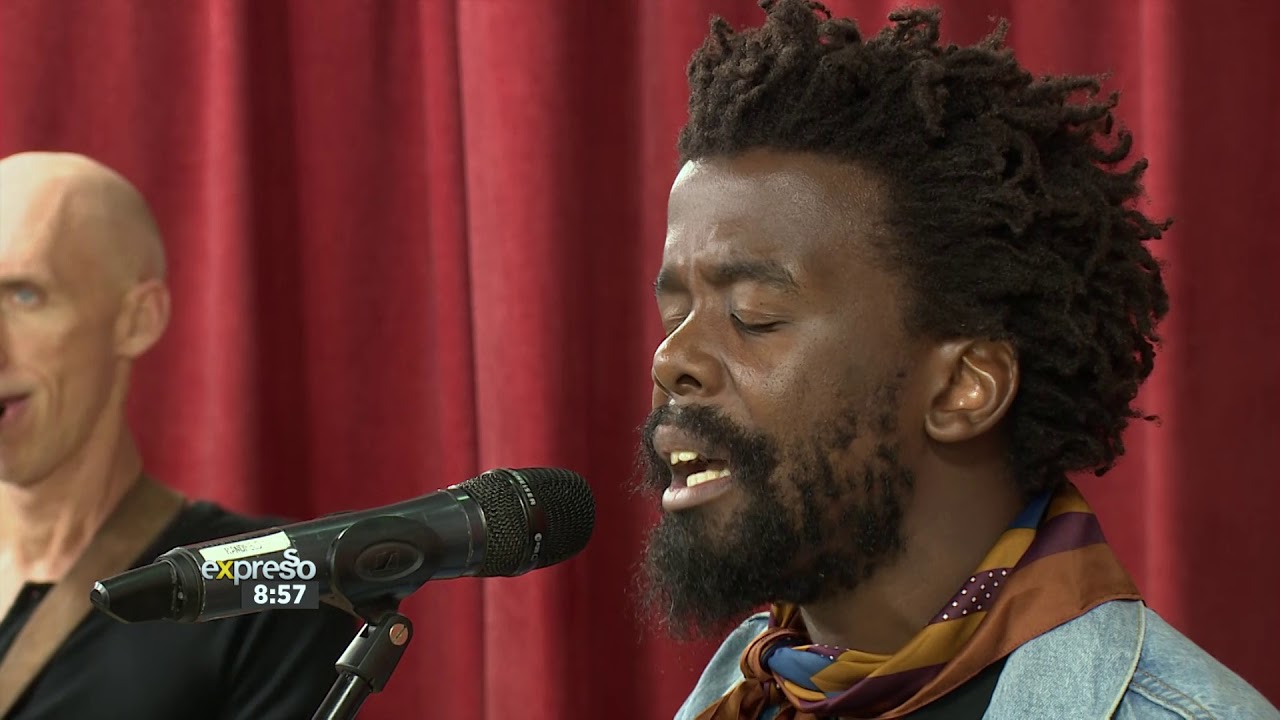 Mandisi Dyantyis Performs "Somandla" - YouTube