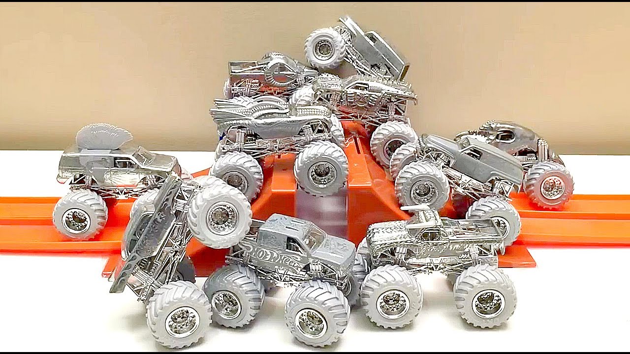 MONSTER JAM |.SILVER COLLECTION SMASHUP | GRAVE DIGGER | HOT WHEELS ...