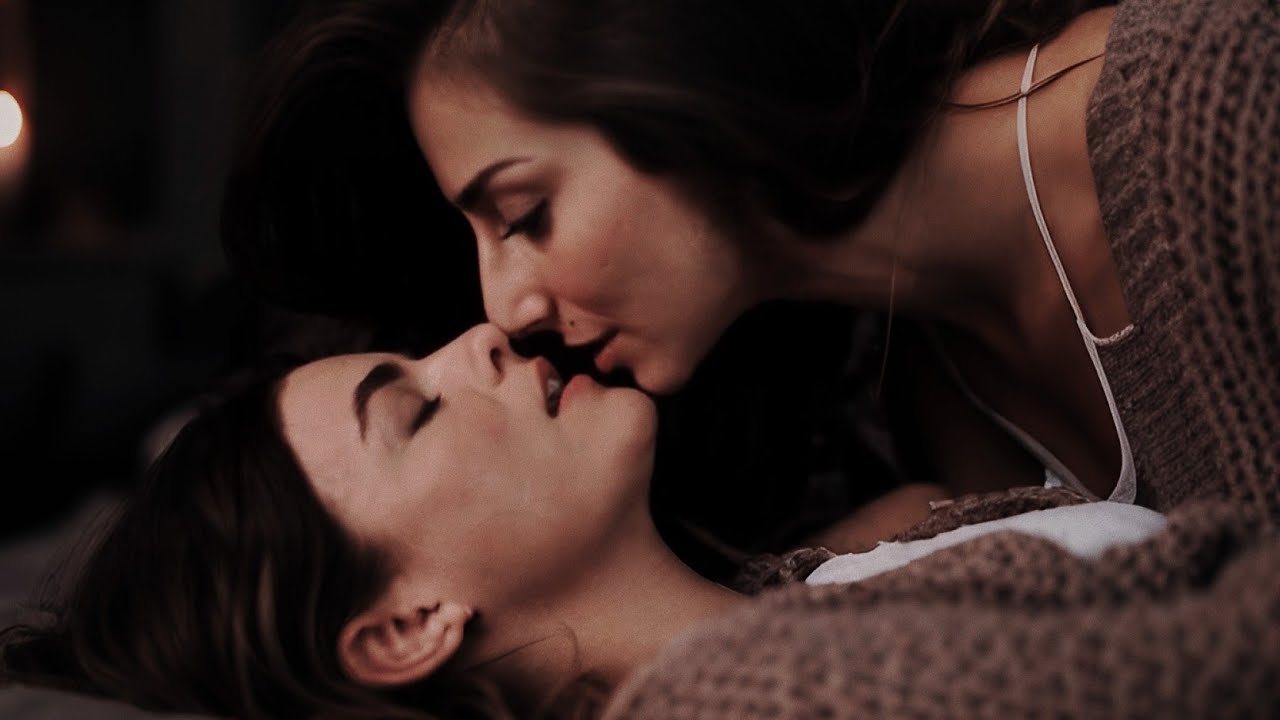 ELENA & PEYTON - A Little death ( Elena Undone ) - YouTube