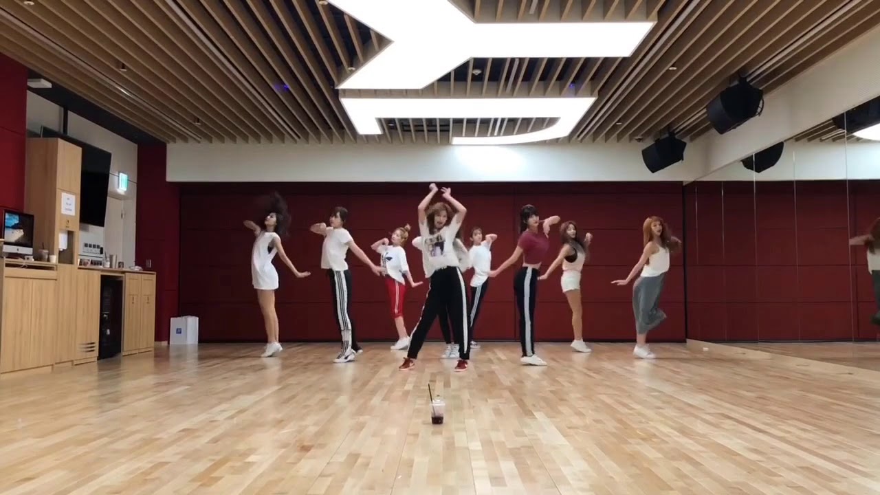 TWICE -"Shot thru the heart" Dance Video at JYP Studio - YouTube