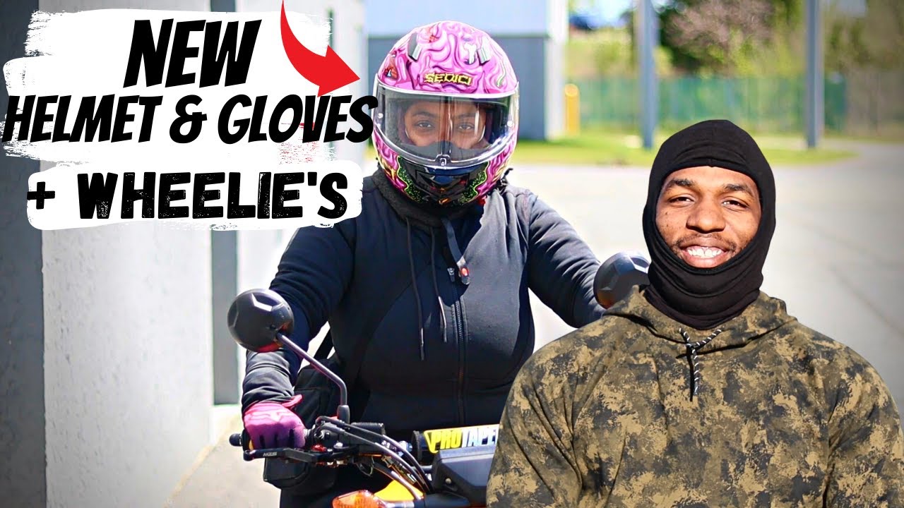 SHE GETS NEW HELMET FOR HER honda grom + WHEELIES - YouTube