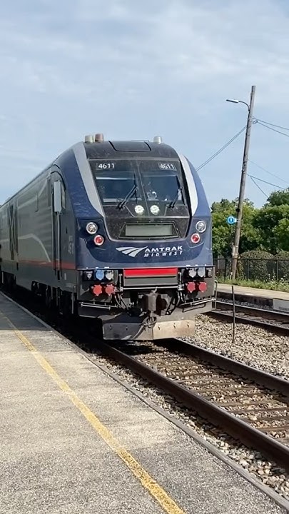 Amtrak Hiawatha slowly passes by Forest Glen 9/3/24 - YouTube