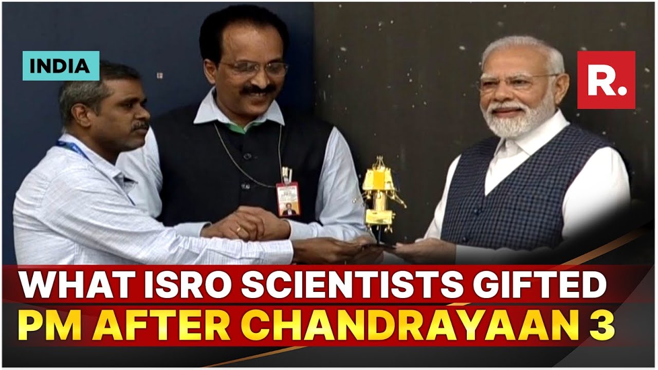 PM Narendra Modi Reaches ISRO Command Centre, Meets ISRO Scientists ...