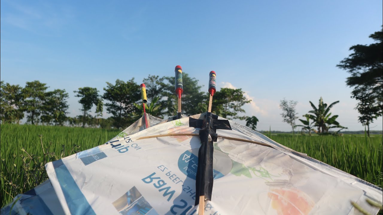 NYUMET MERCON ROKET JUMBO DENGAN LAYANG-LAYANG AUTO TERBANG KEREN ...