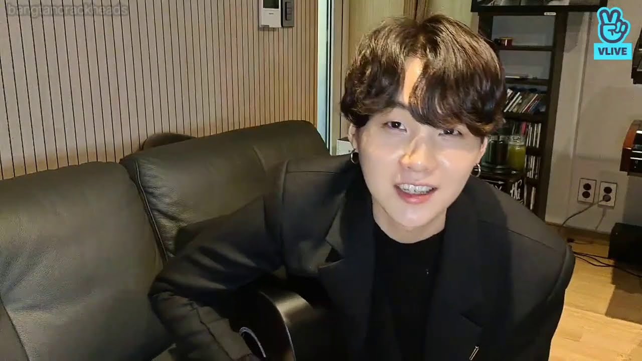 SUGA WENT LIVE BEFORE HIS SHOULDER SURGERY [ENG SUB] - YouTube