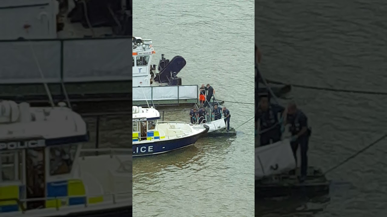 Police found a dead body in River Thames London 17/08/2017 - YouTube