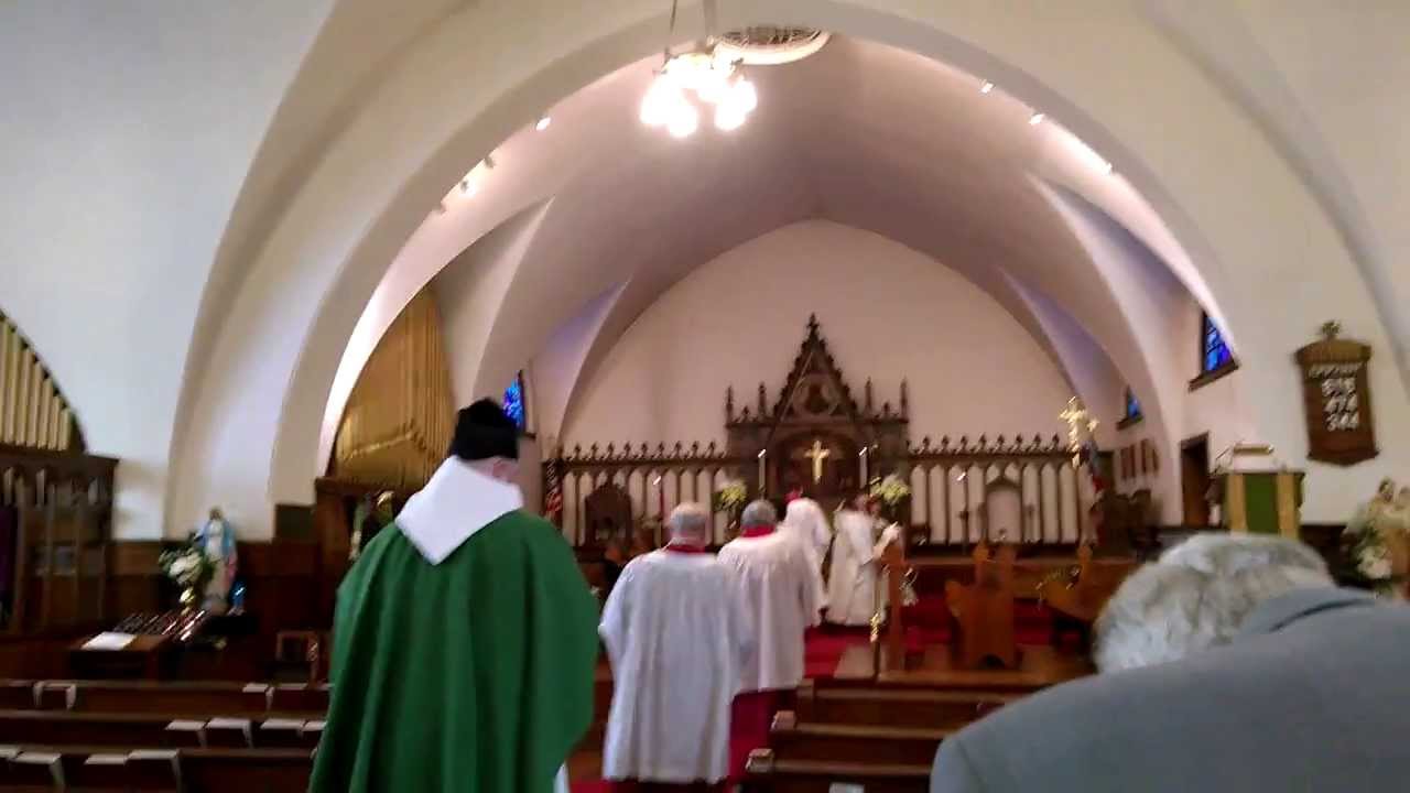 Bobby serving as the boat bearer - Holy Cross Episcopal 2/16/2014 - YouTube