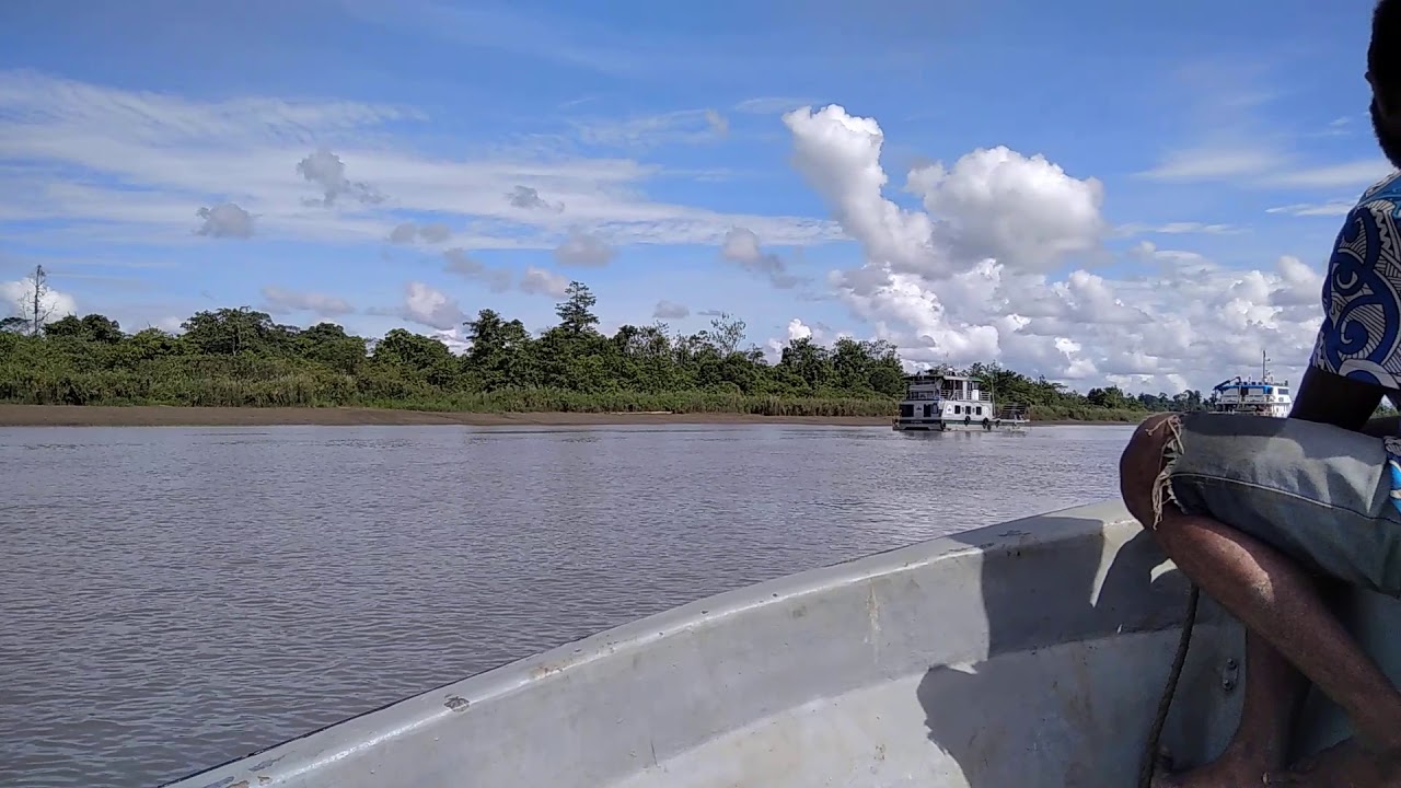 Cruising on The Fly River - YouTube