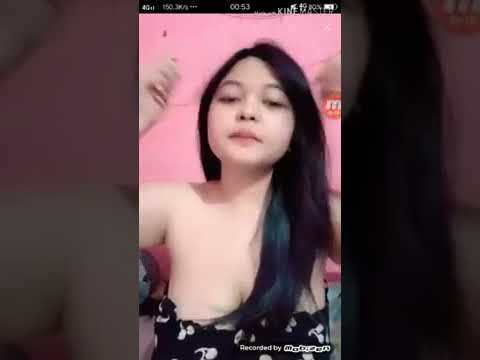 Bigo hot 17  Goyangan cewek toket super gede lepas BH